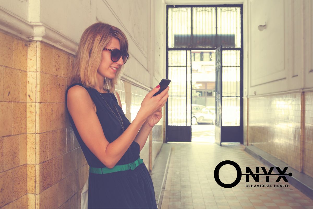 The 3 Stages of Mania Explained - Onyx Behavioral Health